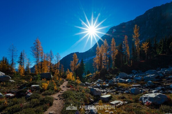 [기고]Wing Lake, Black Peak 검정 돌산, 에메랄드 날개를 달다